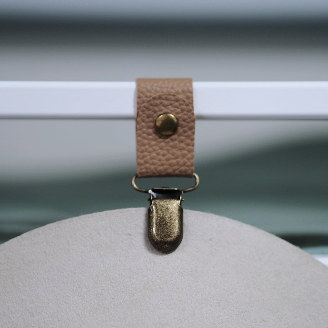Hat clip – Wild and Wandering